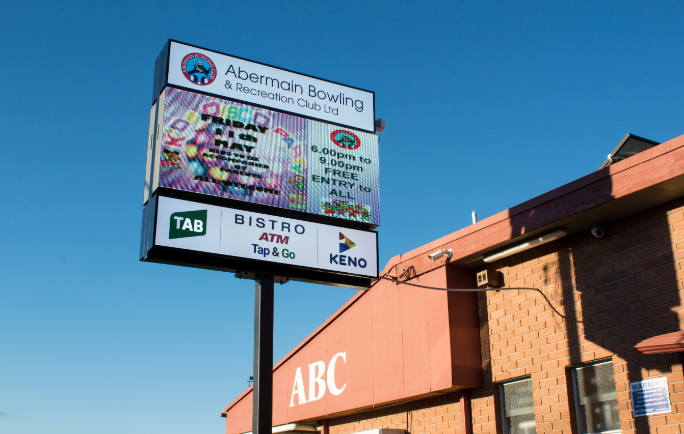 Abermain Bowling Club pylon LED screen - Empowered Vision