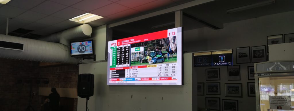 Pitch 2 Big Screen At Marks Point Sports Club - Empowered Vision